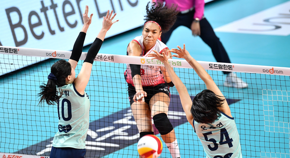 이소영·앨리자벳 39점 합작 KGC인삼공사, GS칼텍스 3연패 몰아