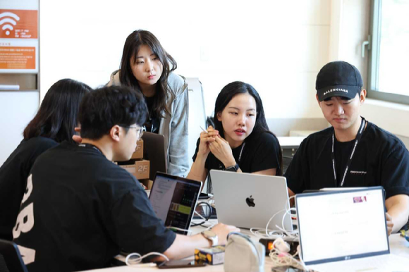 SKT, 하나금융그룹과 청년 AI 인재 채용 해커톤 진행