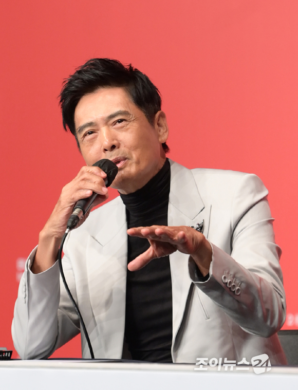 [28th BIFF] 주윤발 "8100억 기부? 아내가 한 것, 용돈 받으며 산다"