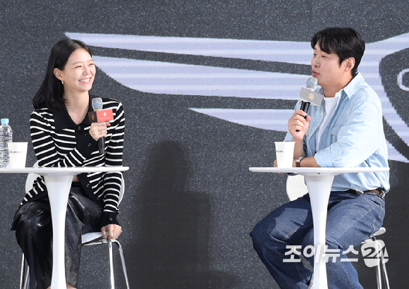 [28th BIFF] 'LTNS' 감독 "이솜·안재홍, 주변서 말릴 정도로 스킨십 불태워"