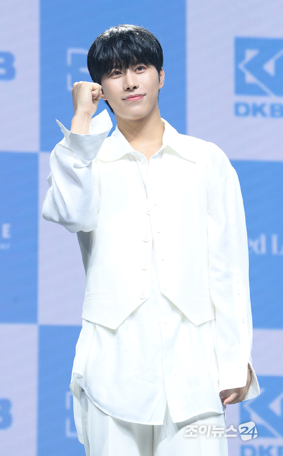 [포토]다크비(DKB) 테오, 기분 좋은 컴백