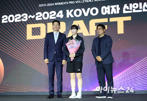 [포토]최서현, 1라운드 6순위 현대건설 행