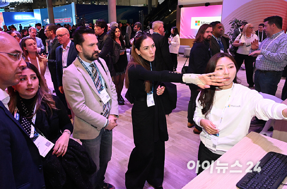 [포토] 'MWC 2025' KT, MS와 AI 협업