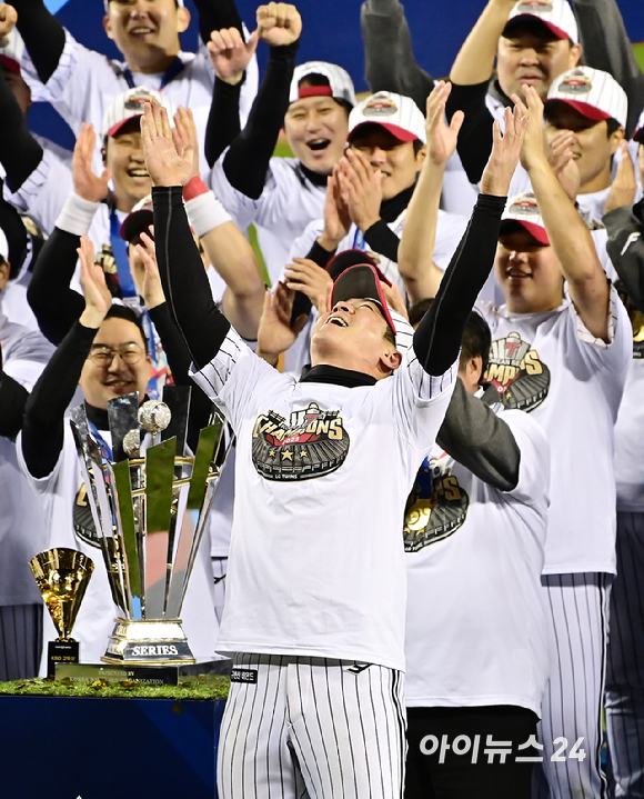[포토]오지환, 한국시리즈 MVP는 바로 나