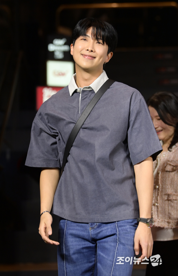 [포토]BTS RM, 출구 없는 보조개 미소