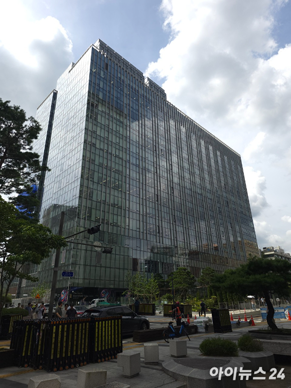 ﻿KT 광화문 웨스트 빌딩 입주 시작…"B2B·AX 사업 컨트롤타워 역할"