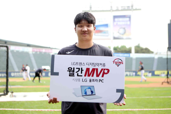 LG 문보경, 팬 선정 9월 MVP…4연속 뽑혀