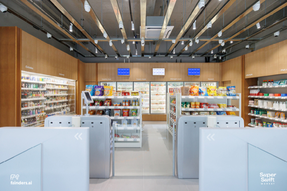 "물건 집고 나가면 끝", 바코드 스캔 없는 무인 매장 'Super Swift' 오픈