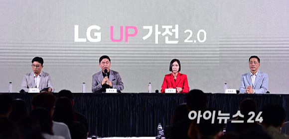 [포토]질문에 답변하는 류재철 LG전자 H&A사업본부장