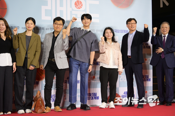 [포토]BTS RM, '알쓸' 시리즈 출연진들과 함께